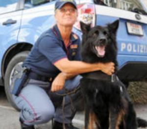 La poliziotta tortonese Laura Bisio piange Tissy, super cagnolina ...