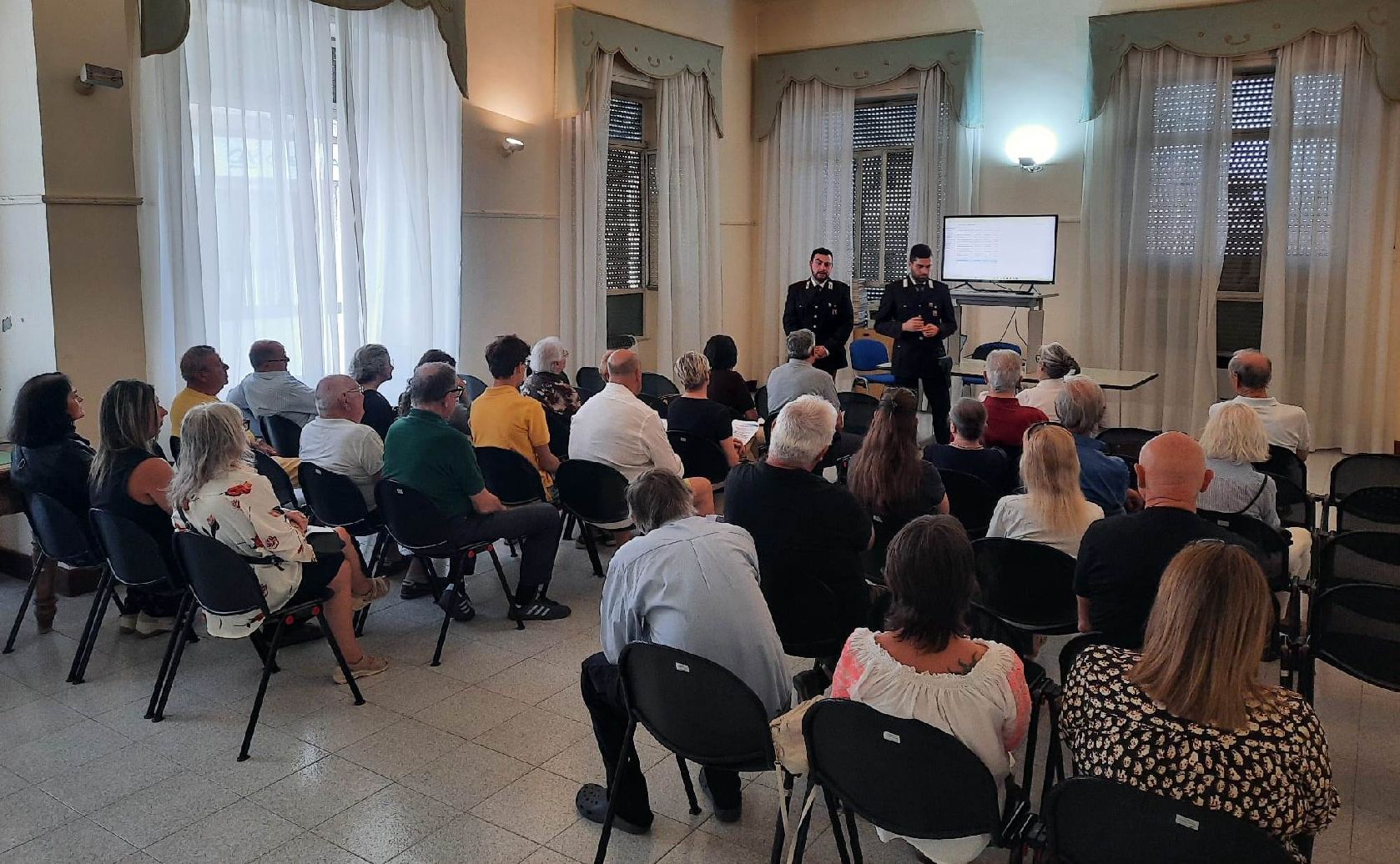 Truffe agli anziani (e non solo): A Cassano i Carabinieri spiegano come ...